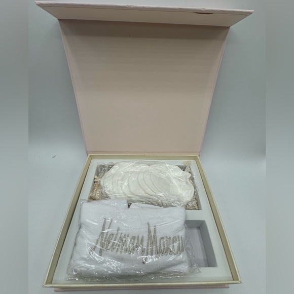 Neiman Marcus | Accessories | Neiman Marcus Brand Facial Body Cleansing ...